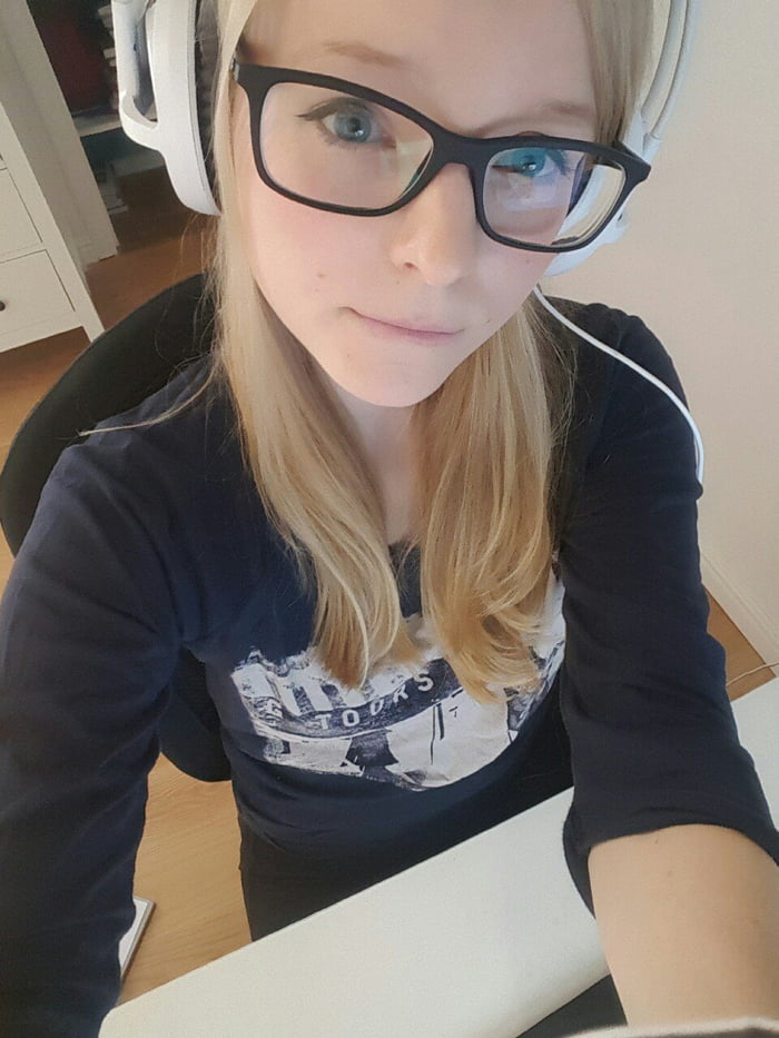 CG Yanipir, Gamer Girl, YouTube and Twitch - 9GAG