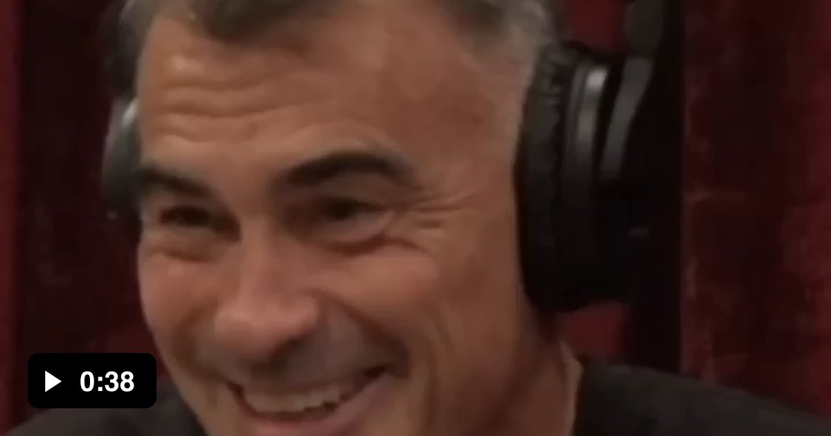 How the magazine flip reload started - 9GAG