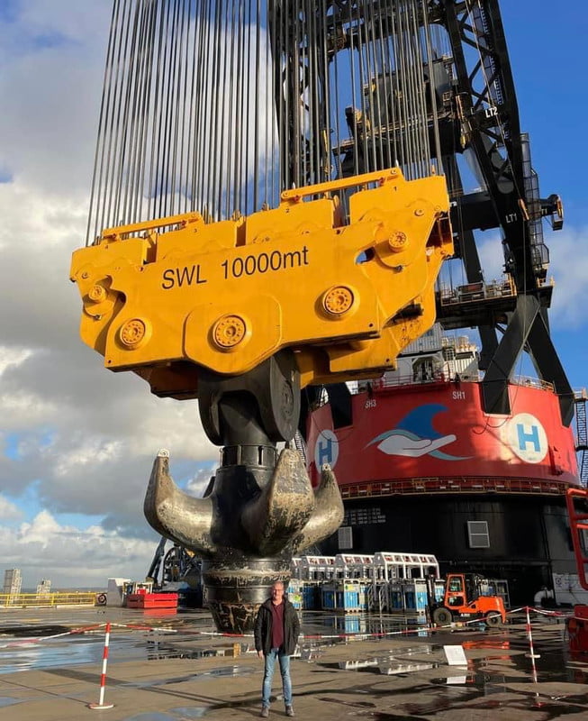 Absolute unit of a crane - 9GAG