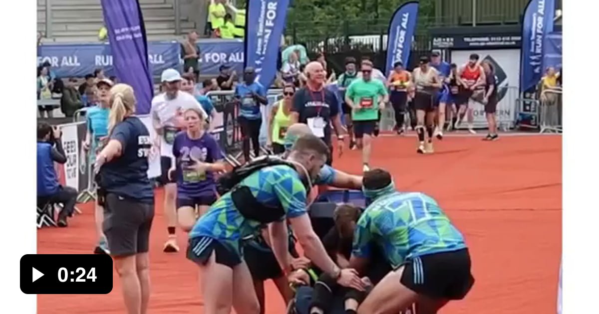 Former Rugby Player Carries Ex-Team Mate over Marathon Finish Line - 9GAG