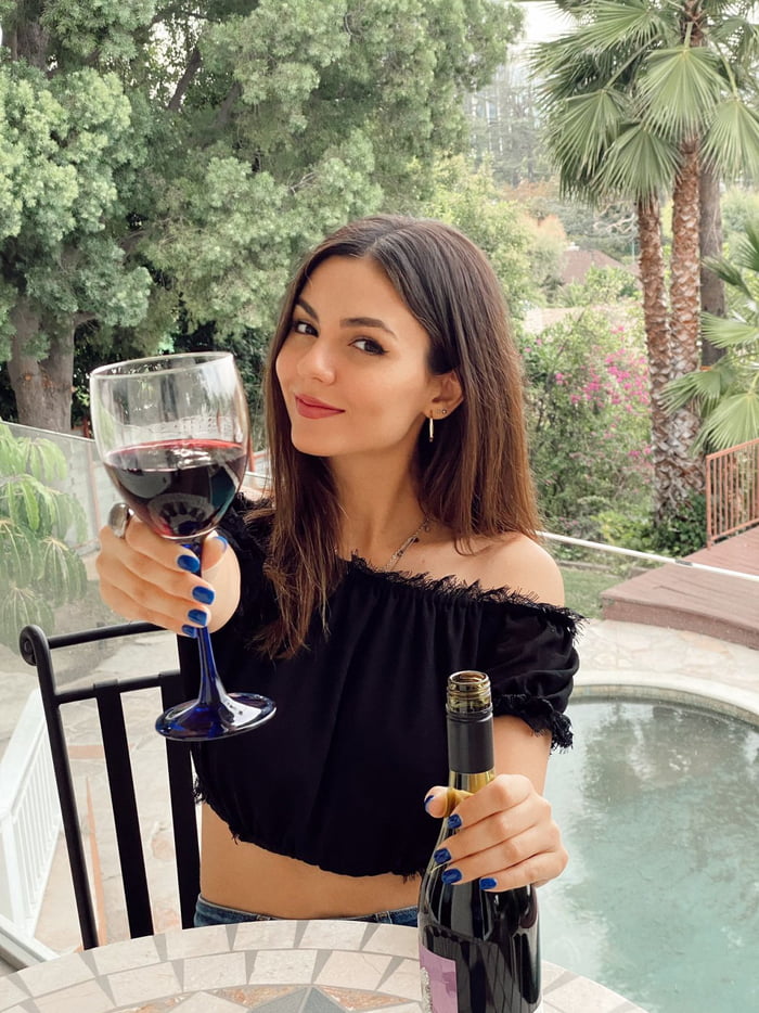 Victoria Justice - 9GAG