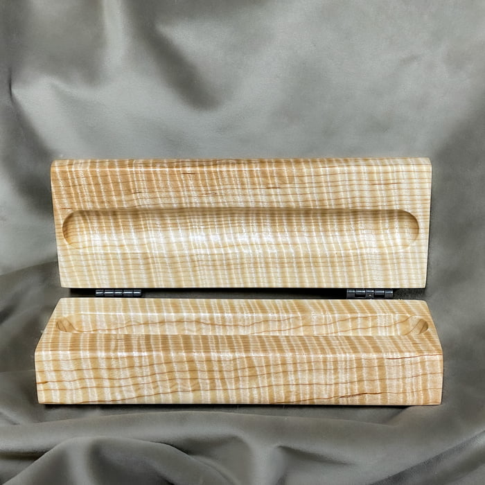 This curly maple pen case - 9GAG