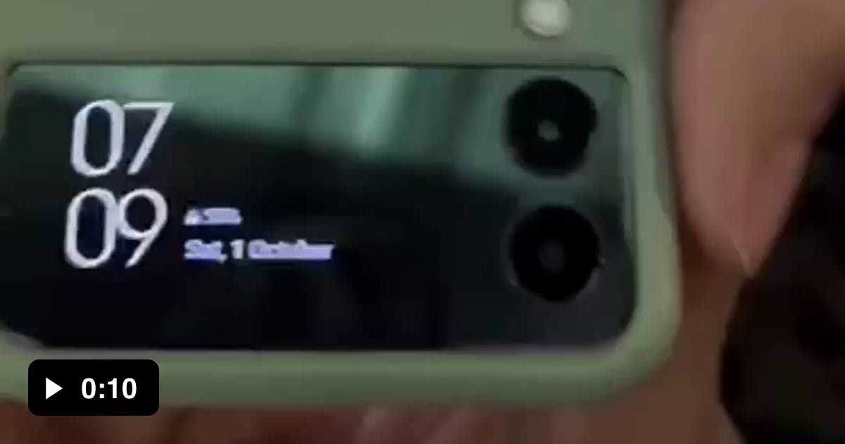 Best wallpaper for your flip phone - 9GAG