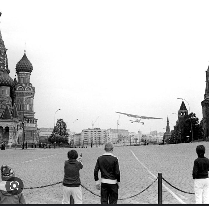 Let’s take a second to remember the landing at Kreml of Mathias rust ...