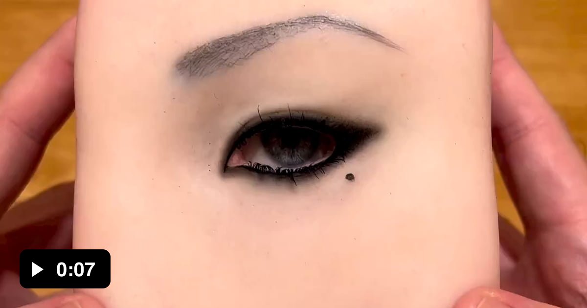 Tomie's Blinking Eye Dice - 9GAG