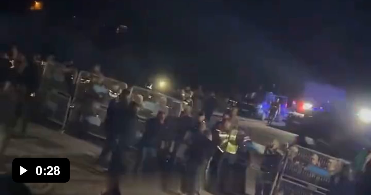 In Kurecik, Turkey 🇹🇷: A crowd is trying to break into the 🇺🇸 American ...