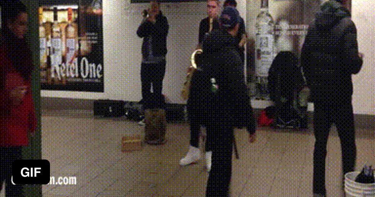 Dat footwork with a baritone sax though - 9GAG