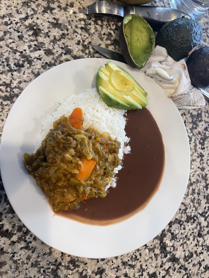 Haitian dish - legume, rice, avocado and bean sauce - 9GAG
