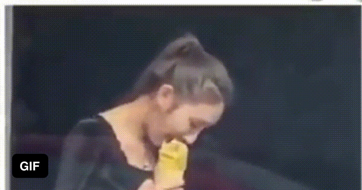 That is one big bite - 9GAG