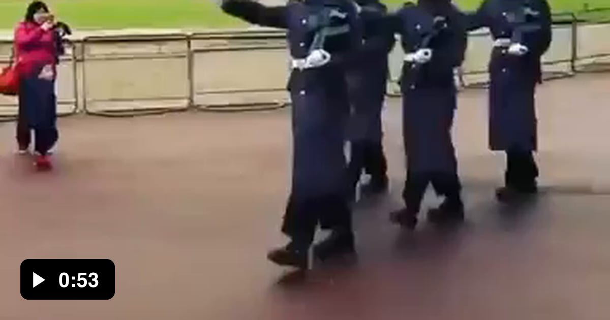 Windsor Castle soldier salutes little boy dressed as a British Guard - 9GAG