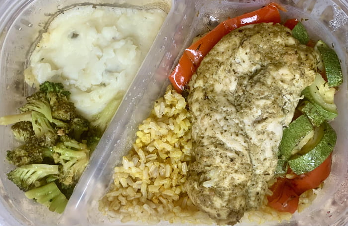 Pesto chicken breast with herbed bell peppers, calabaza, broccoli ...