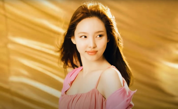 TWICE x LUX -Nayeon - 9GAG