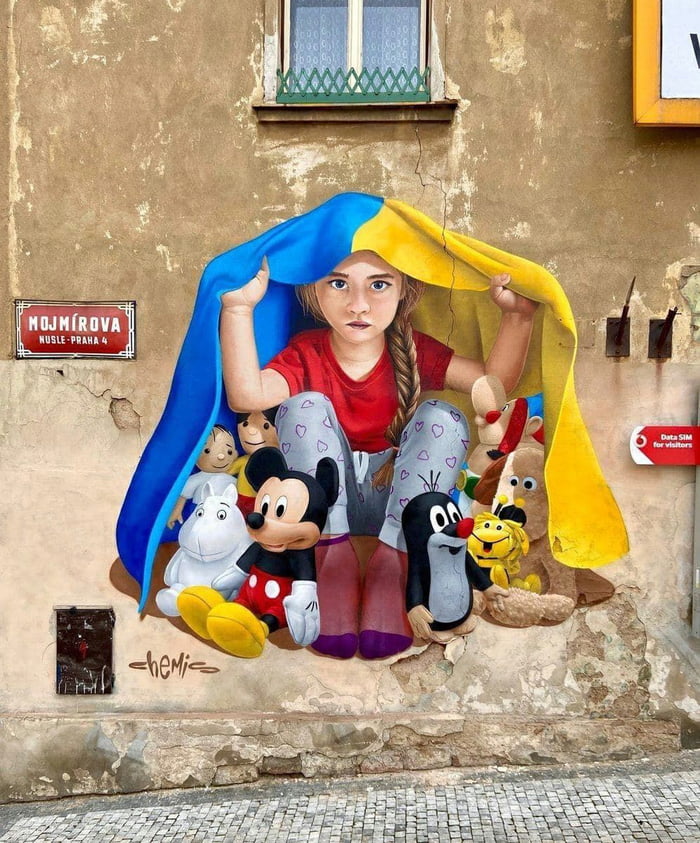 Graffiti on the wall of a house in Prague in support of Ukraine - 9GAG