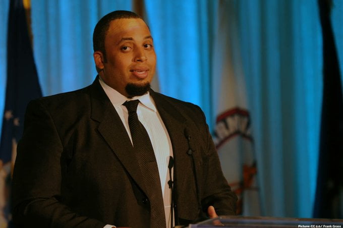 In 2012, NFL center Jason Brown retired from football, learnt how to ...