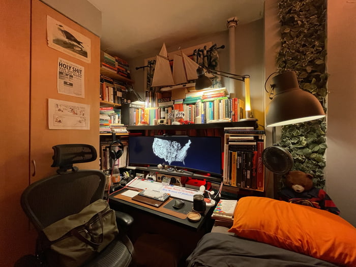 Cramped But Cozy NYC Bedroom Office Setup - 9GAG