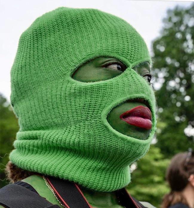 This Pepe cosplay - 9GAG