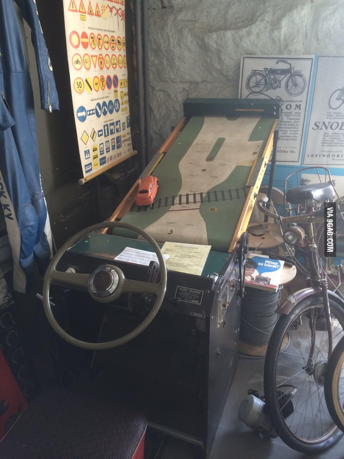 Cool old driving simulator - 9GAG