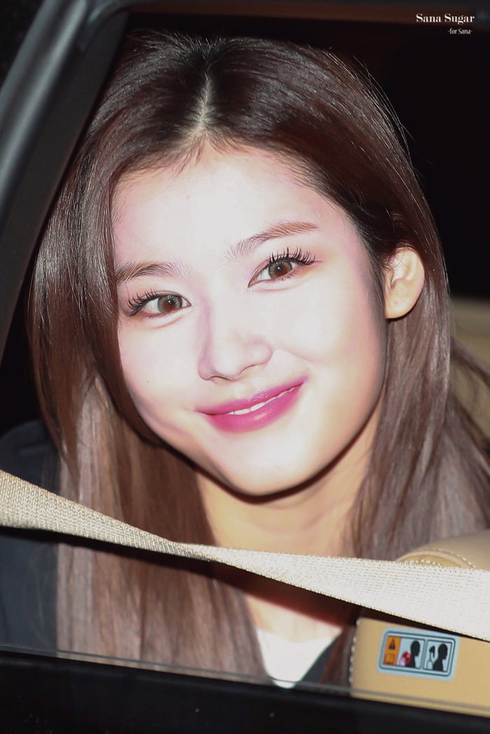Pretty Sana - 9GAG