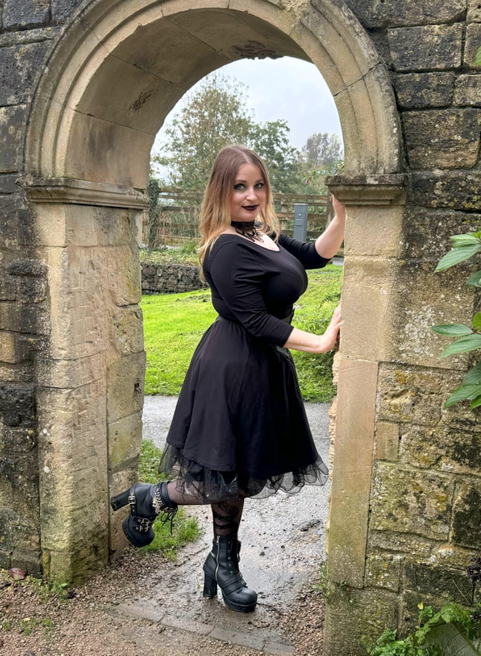 A busty chubby goth - 9GAG