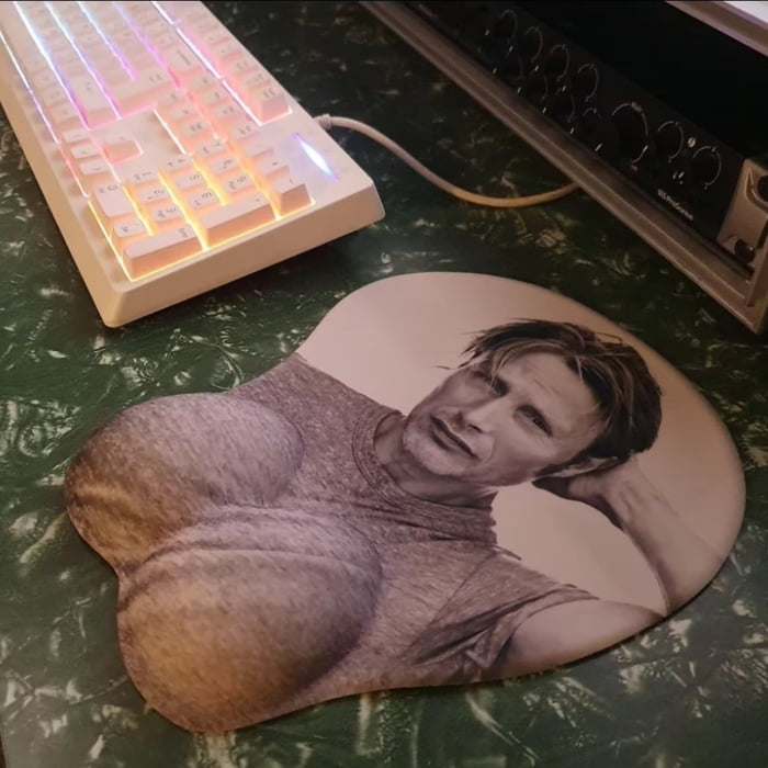 Do you like my mousepad? - 9GAG