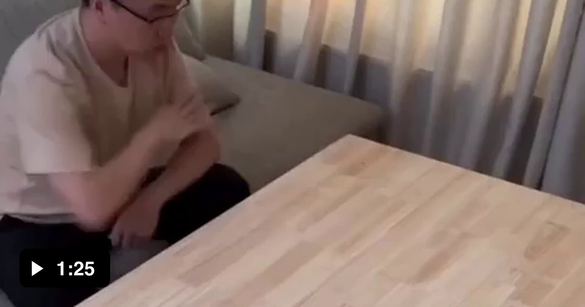 The craftsmanship of this table is simply amazing - 9GAG