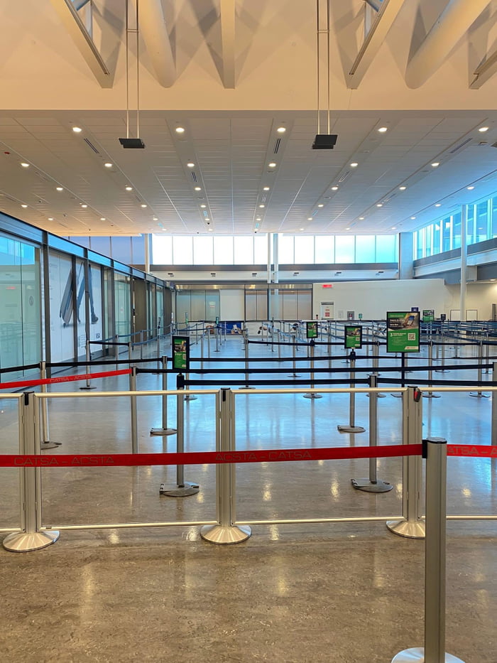 U.S departure hall, Montreal airport (YUL) at 8:00 a.m, April 9. - 9GAG