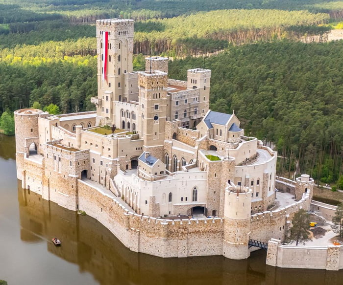 Newly built castle in Poland Stobnica - 9GAG