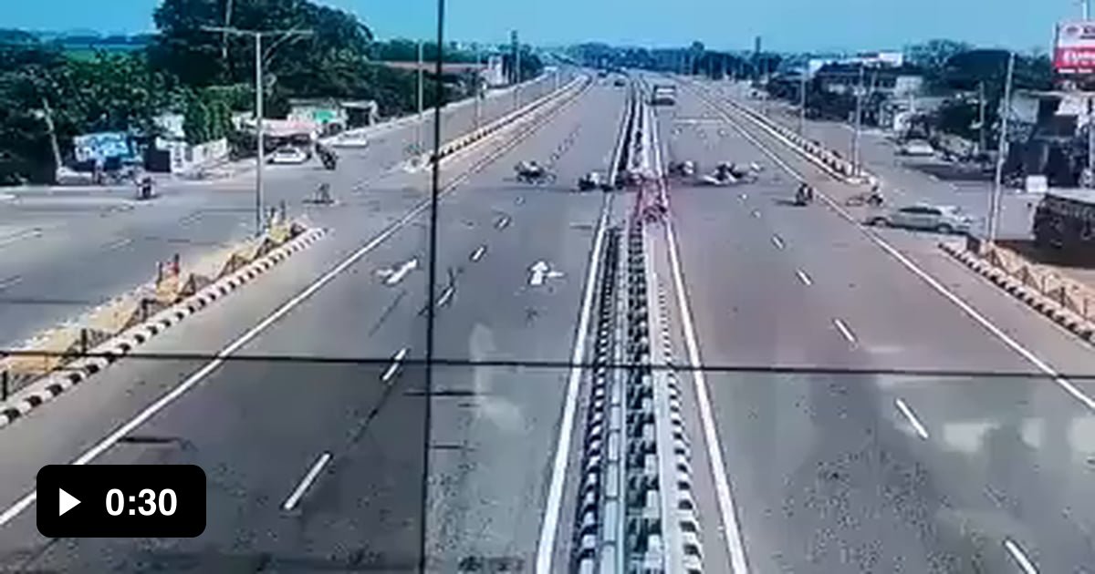 Sharp highway turn puts a trailer to the test - 9GAG