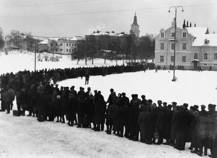A queue for alcohol in Finland, 1944 - 9GAG