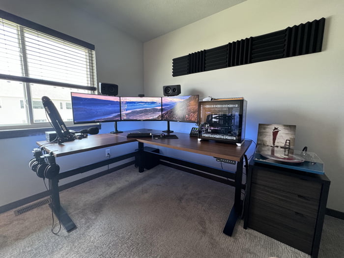 Corner Setup for Work & Gaming - 9GAG