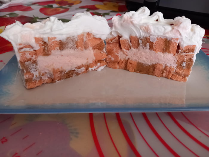 Pink roll cake! - 9GAG