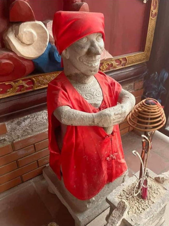 Jewish merchant statue in northern Vietnam in 15th century - 9GAG