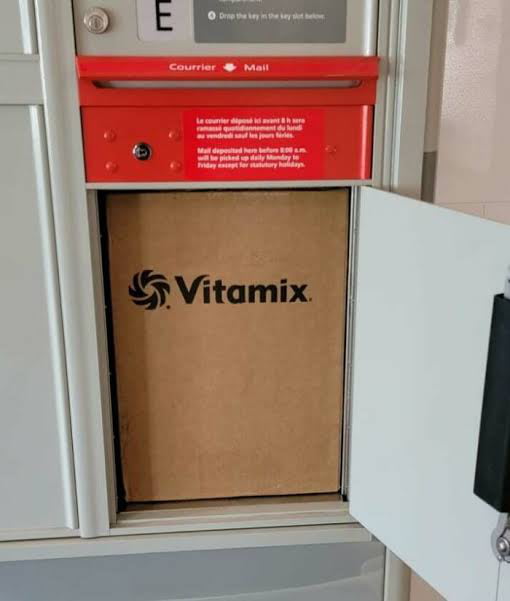 It must be hard to get that box out - 9GAG