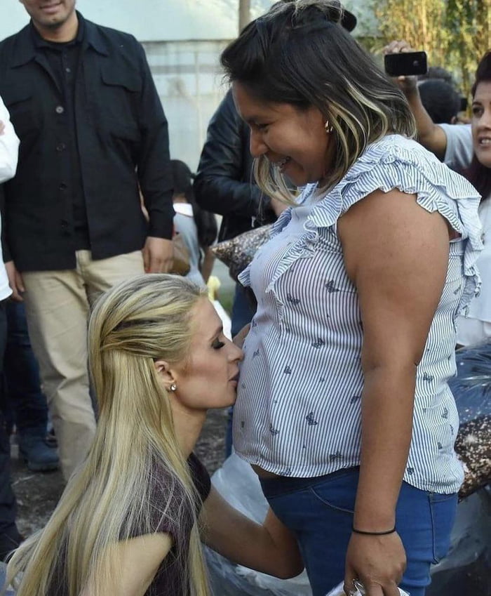 That Time Paris Hilton Kissed A Womens Belly Thinking She Was Pregnant