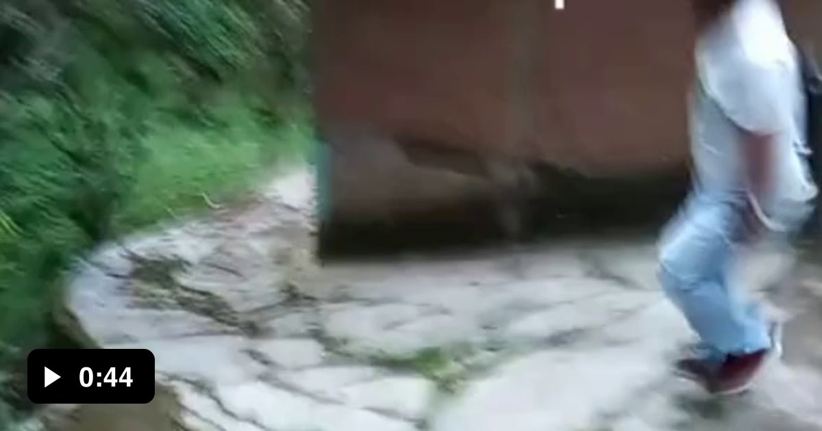Di Gerebek Mesum Sama Satpol Pp Cowoknya Lari Kabur Ke Bukit Ninggalin Ceweknya Sendirian Tega