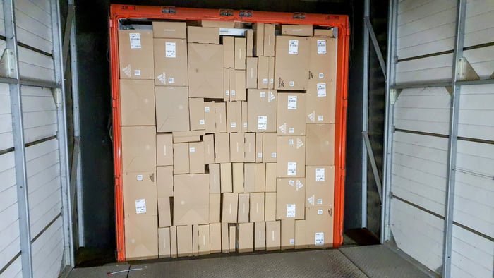 Almost perfectly packed trailer 😁 - 9GAG