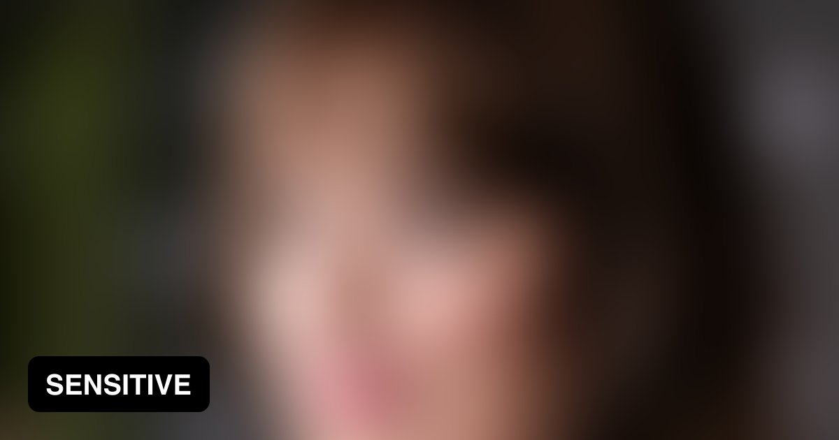 Dakota Johnson - 9GAG