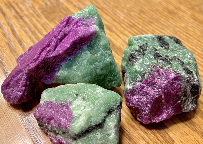 Ruby Zoisite rocks.. and always seems to make me smile - 9GAG