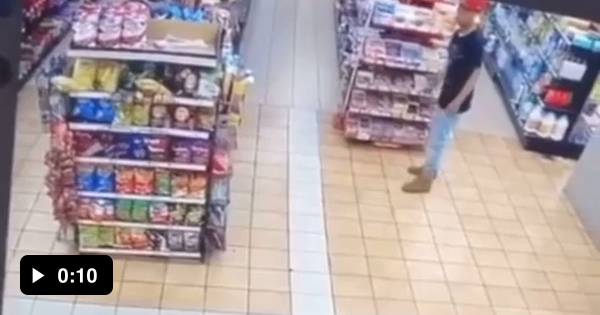 Teens get in shootout at store - 9GAG