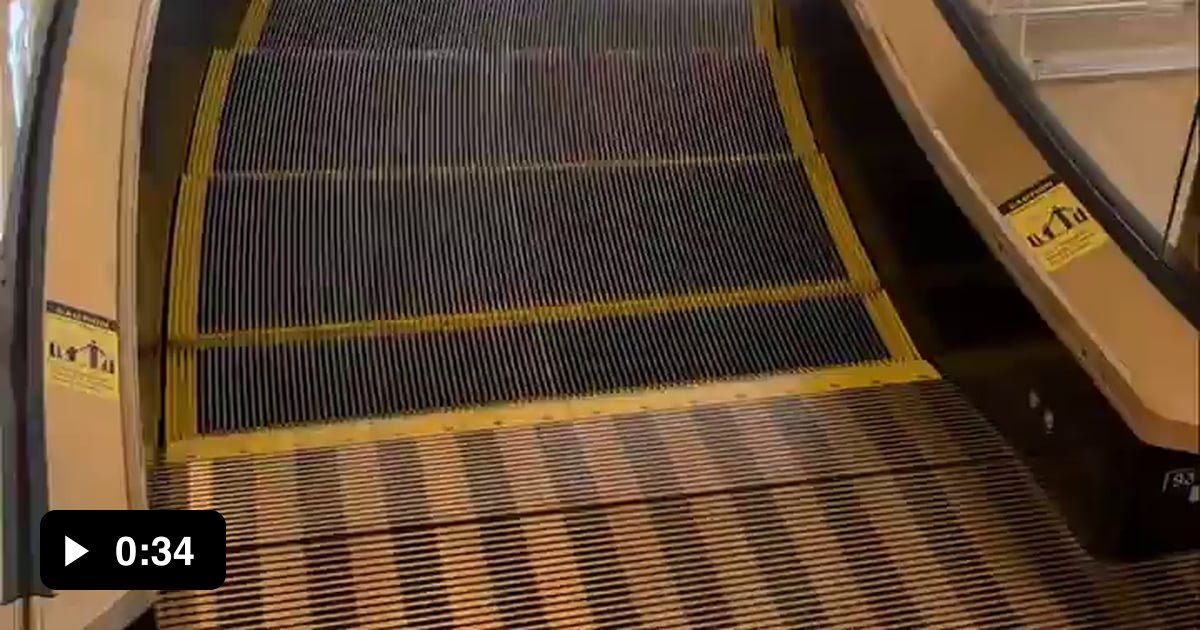 Curved escalators in Las Vegas - 9GAG