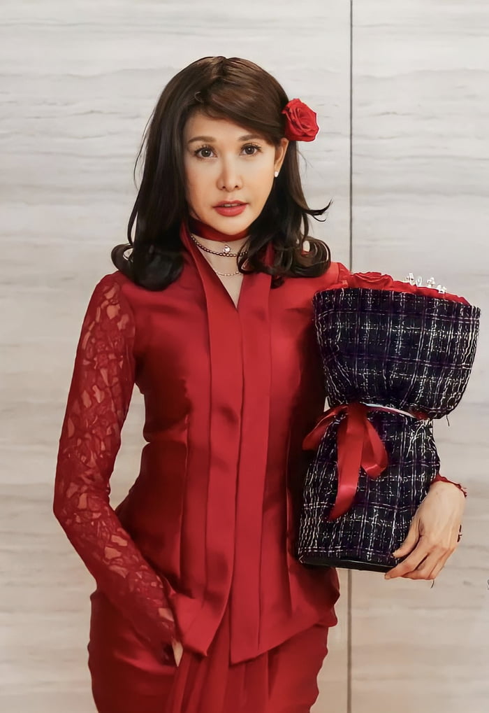 My dose of nasha Aziz pict.. Yes she's 51.. - 9GAG