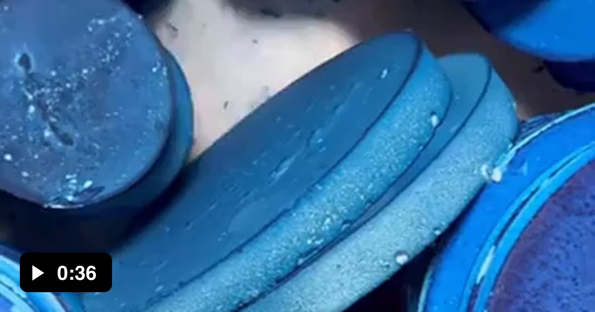 Smashing Blue Gym Chalk. - 9GAG