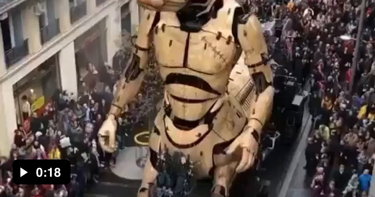 This mechanical giant. - 9GAG