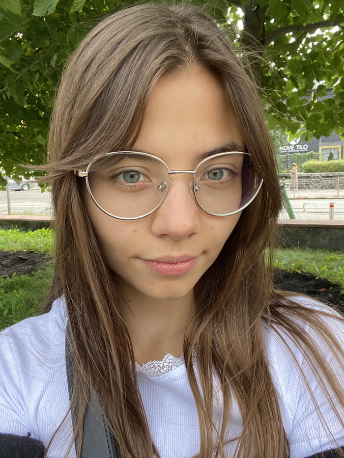 Hey, neighbor, are you into girls with extra layers? - 9GAG