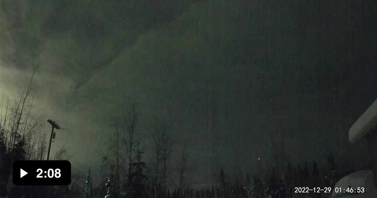Here is last night's aurora time lapse. - 9GAG