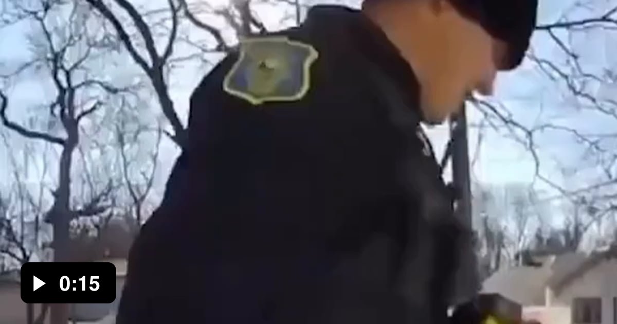 Cop finishes door dash order - 9GAG