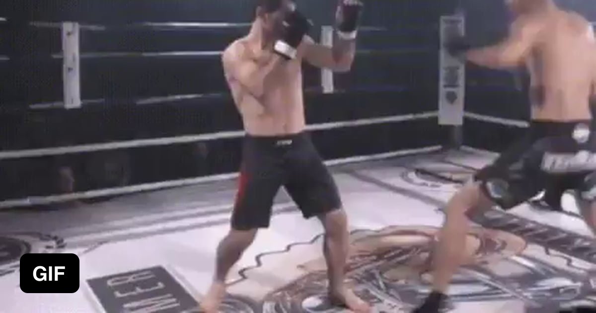 A fighter helps his opponent pop dislocated shoulder joint back in - 9GAG