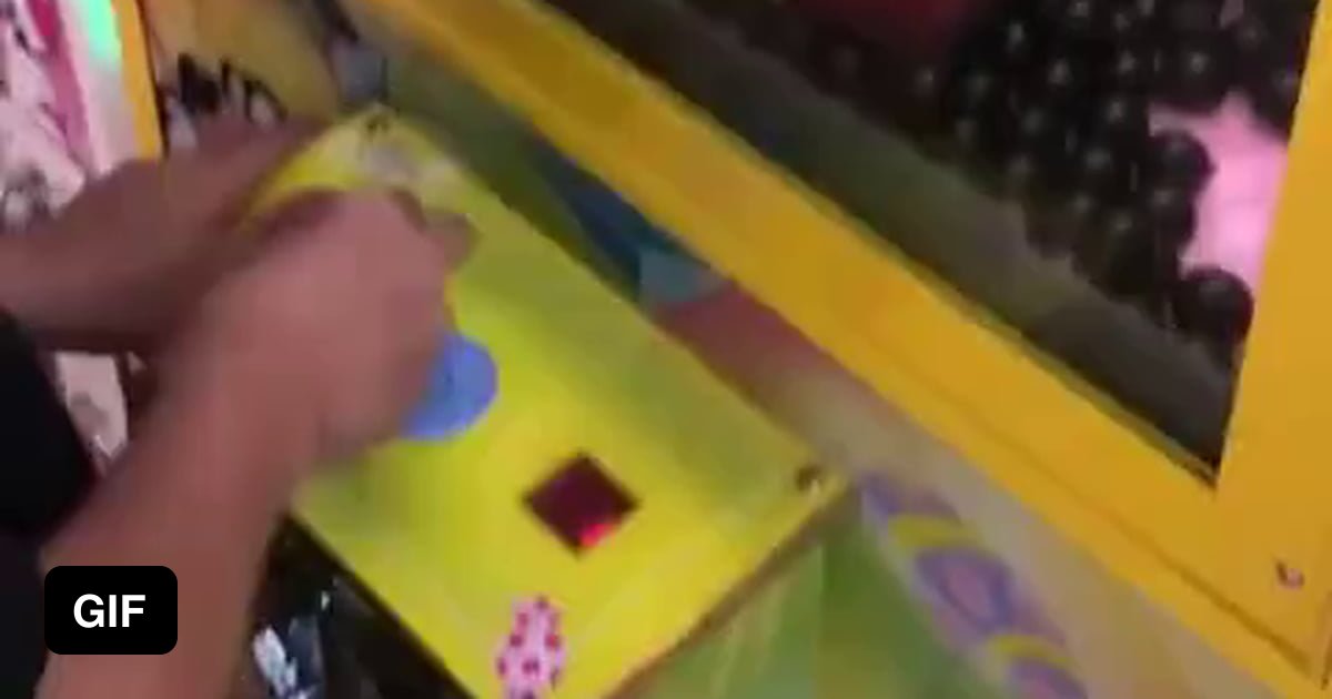 Guy knows his claw machines - 9GAG