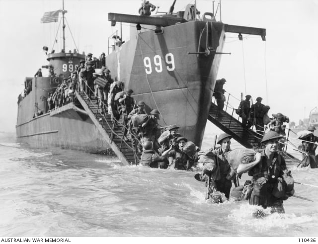 Borneo Campaign. Battle of Balikpapan. 1 July 1945. Australian troops ...