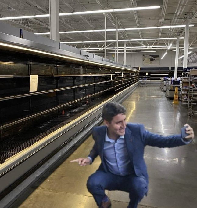 The guy loves his selfies. - 9GAG